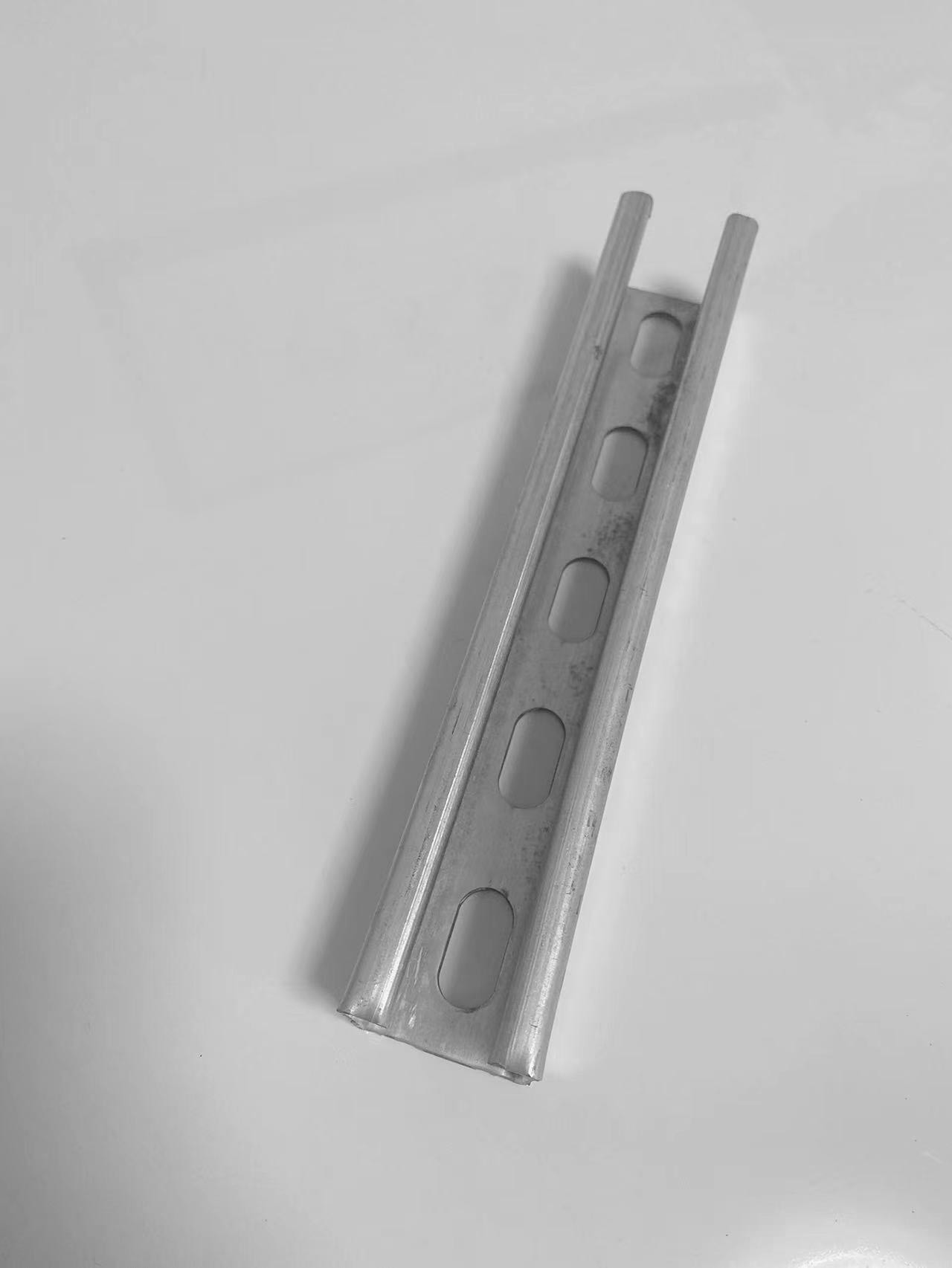 ASTM Unistrut Plain Steel C Channel Strut C Shape Customized Finish